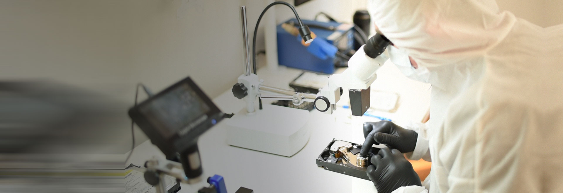 Aesonlabs Data Recovery Systems - ISO5 Class 100 Laboratory